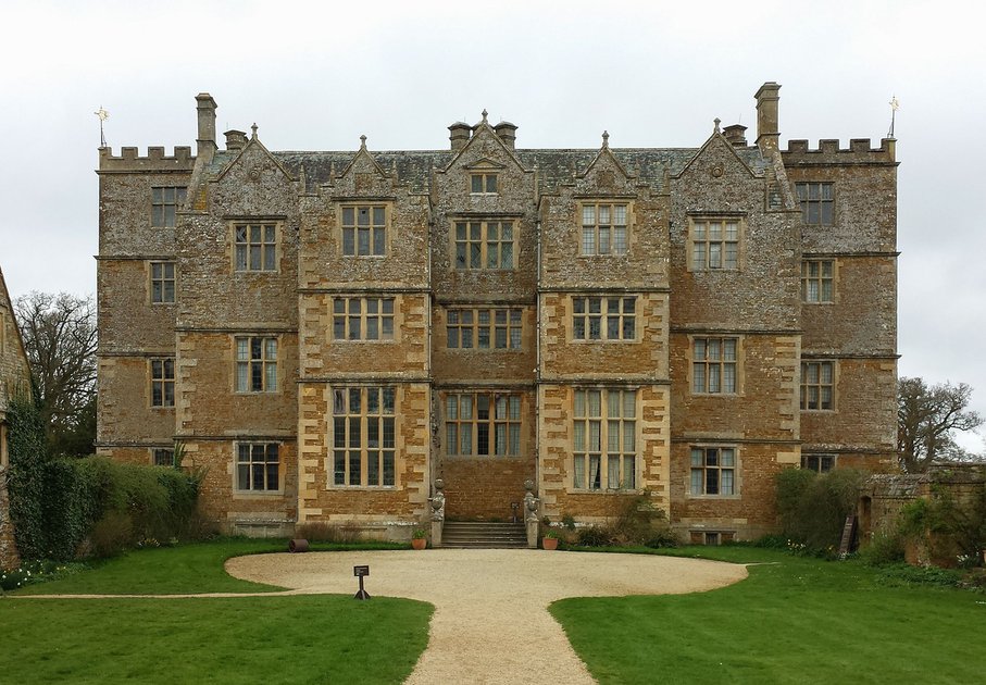 Secret rooms and daring escapes at Chastleton House | Dark Oxfordshire