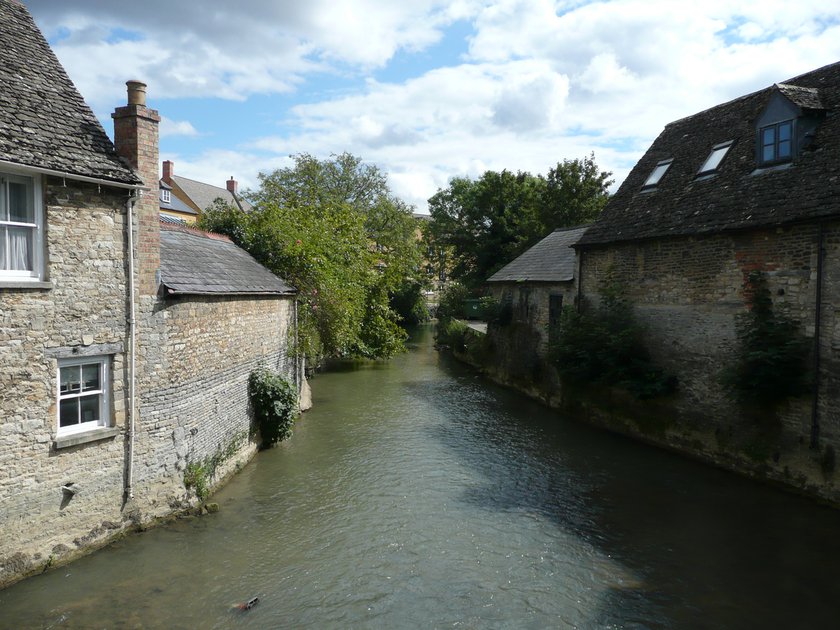 A Ghost in the Windrush at Witney | Dark Oxfordshire