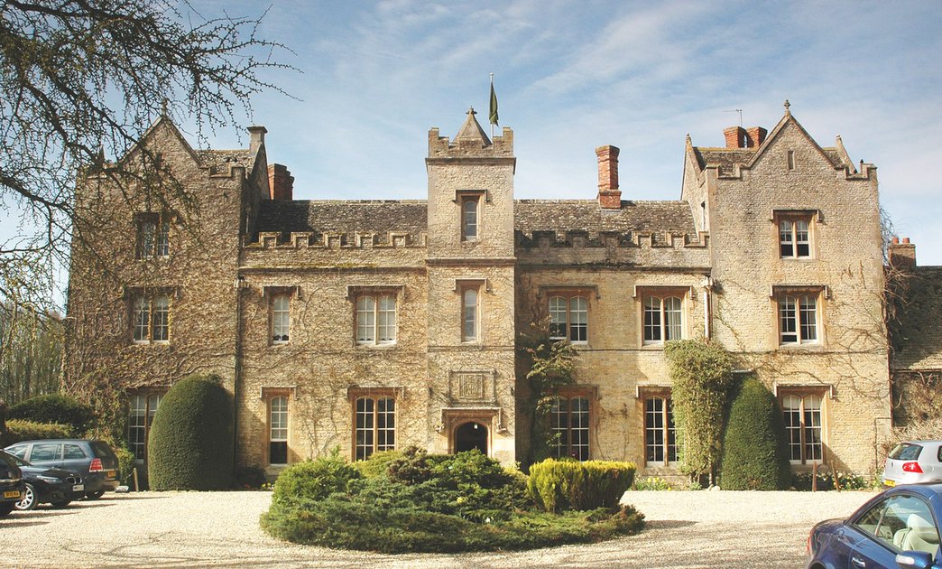 Mysterious Maude of the Manor at Weston on the Green | Dark Oxfordshire